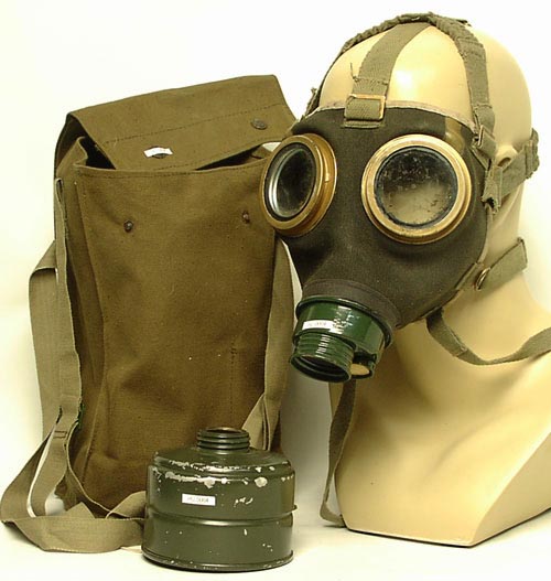 Diese frühe Variante der M67 ist fast schwarz, innen auch schwarzer Gummi